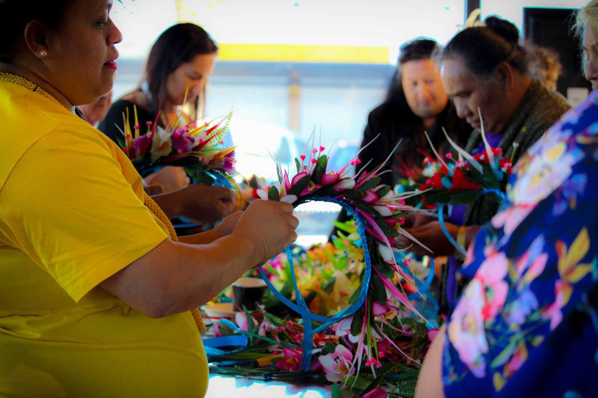 COOK ISLANDS LANGUAGE AND CRAFT WEEK - Ei - making. | Te Oro